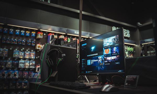 Gaming-monitor: Slik finner du den perfekte skjermen for deg | Elkjøp